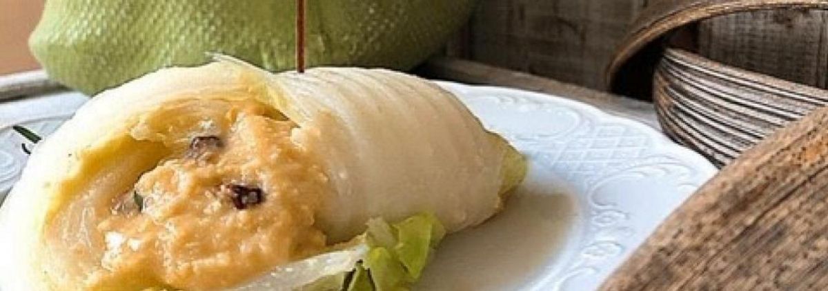 Wrap de acelga com pasta de grão de bico e bacon